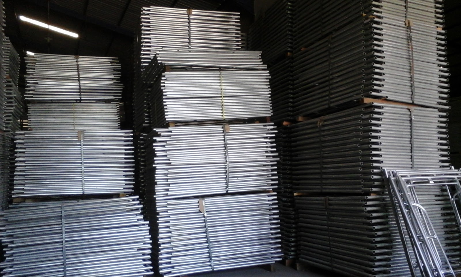 scaffolding dan alat kontruksi: scaffolding dan pipa galvanis