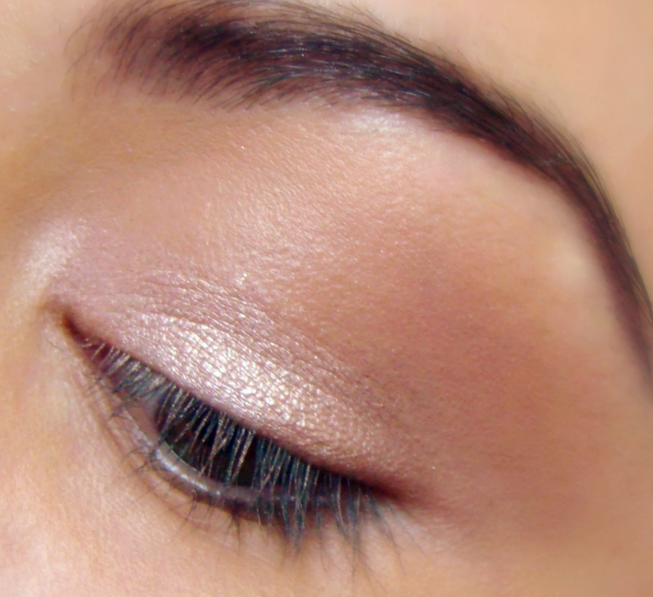 Musette: Elegant olive eyes