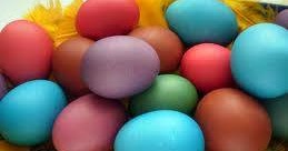 In en om die huis: GEKLEURDE EIERS