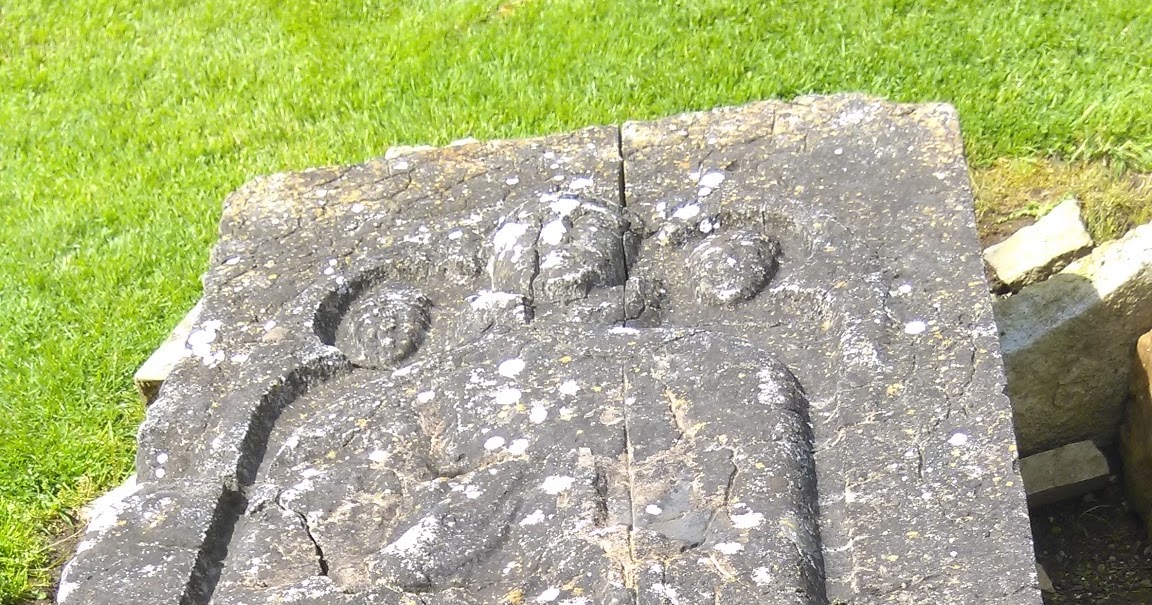 Rónán Gearóid Ó Domhnaill: The grave of Santa Claus