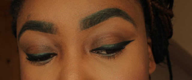 Chioma - Beauty Blogger: face of the day | green eyebrows
