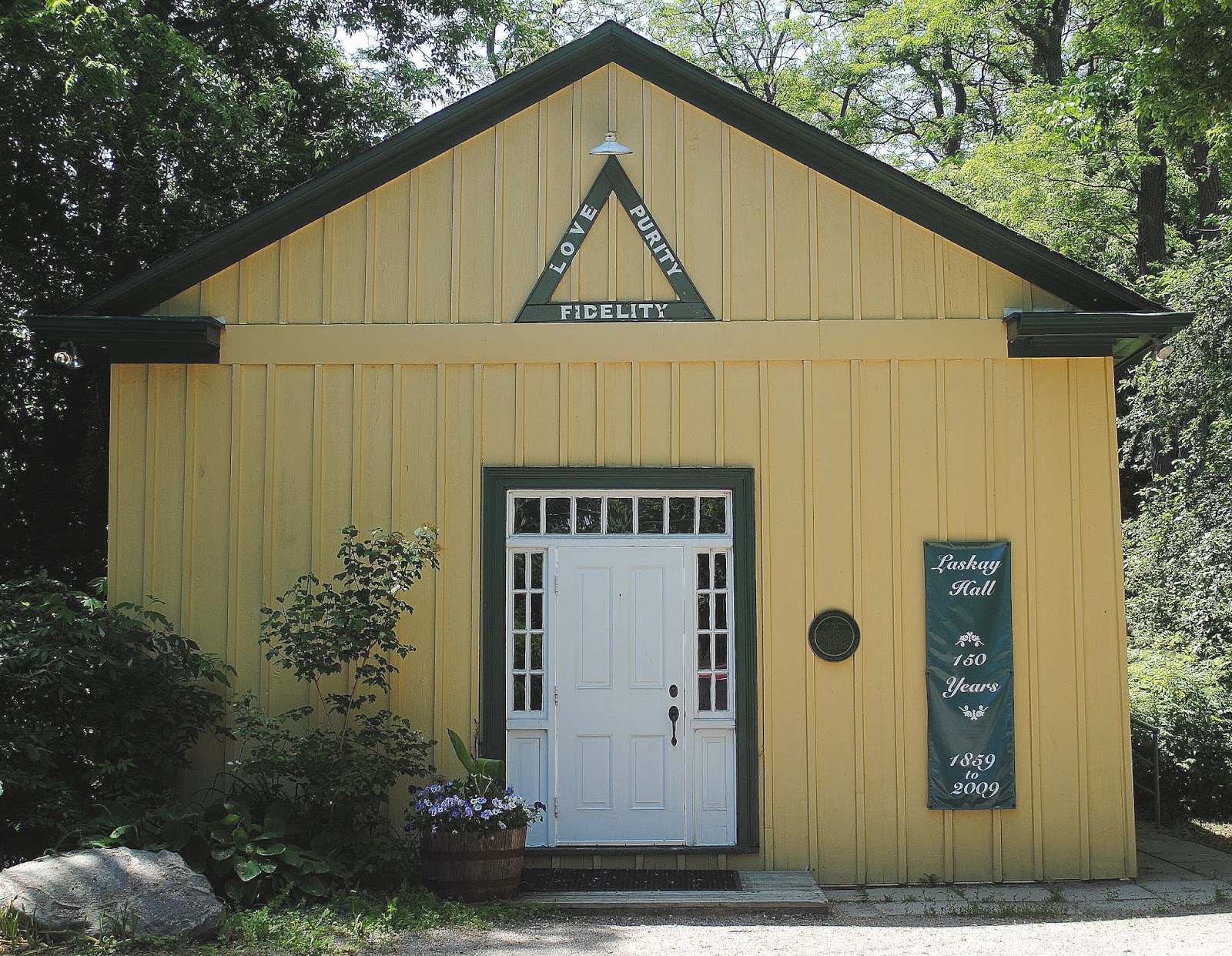 Camera on King & Aurora : A time to reminisce about Strange School days