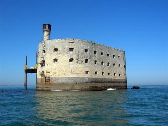THE WORLD GEOGRAPHY: 10 Incredible Sea Forts