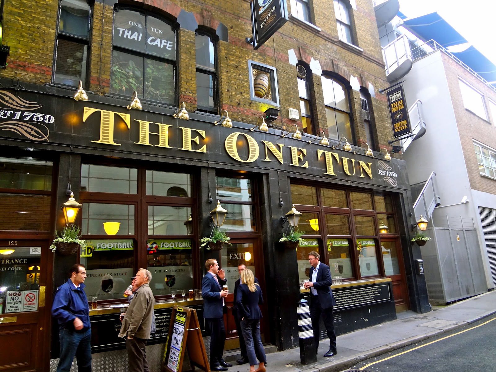 Crime in Oliver's World: The Three Cripples Pub