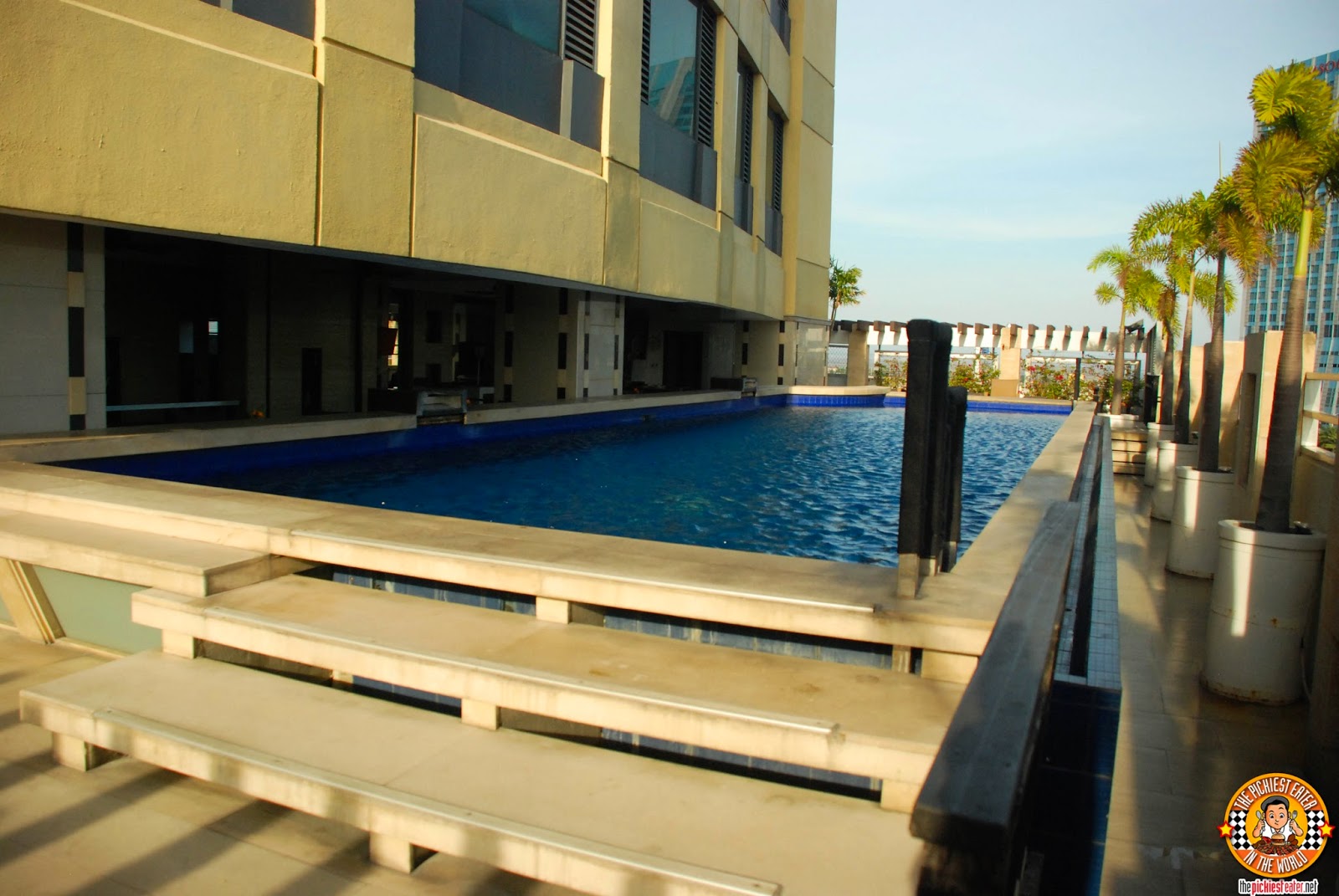 THE PICKIEST EATER IN THE WORLD: VIVERE HOTEL: STANDING TALL IN ALABANG