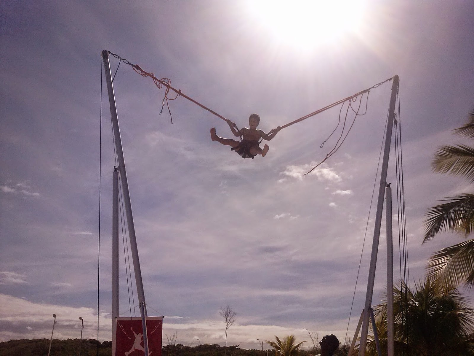 Meninos da Casa Azul: ESTILINGUE HUMANO