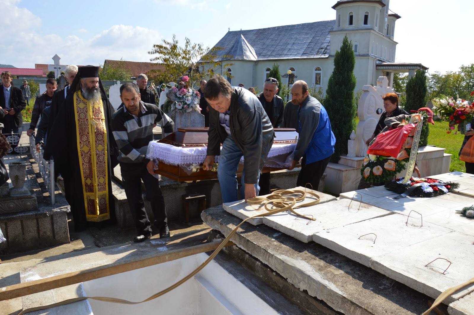 Inmormantarea unchiului Leon Lazar, Calan, Hunedoara – Dar!