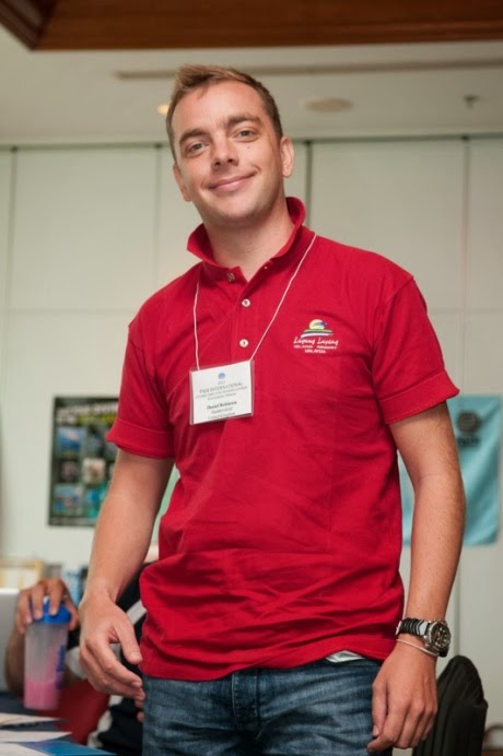 Not only one story in Malapascua Exotic... : September 2013