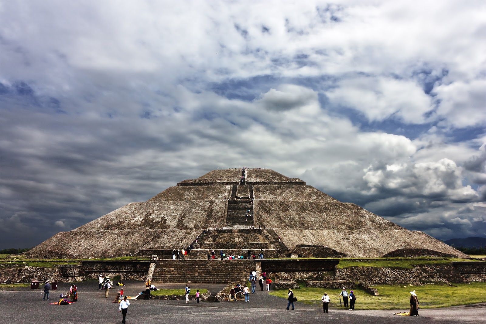 Rafa Porcel Montesinos: La Pirámide del Sol