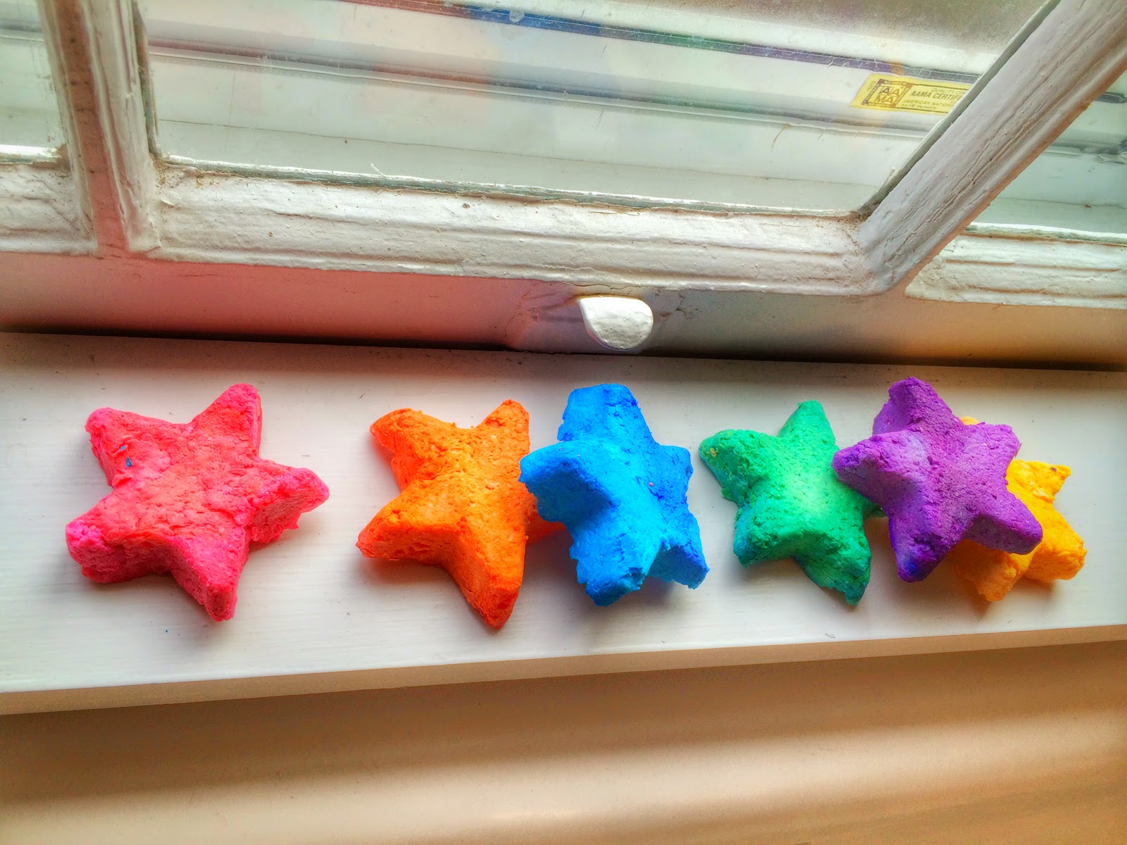 Our Beautifully Messy House : DIY Soap Crayons