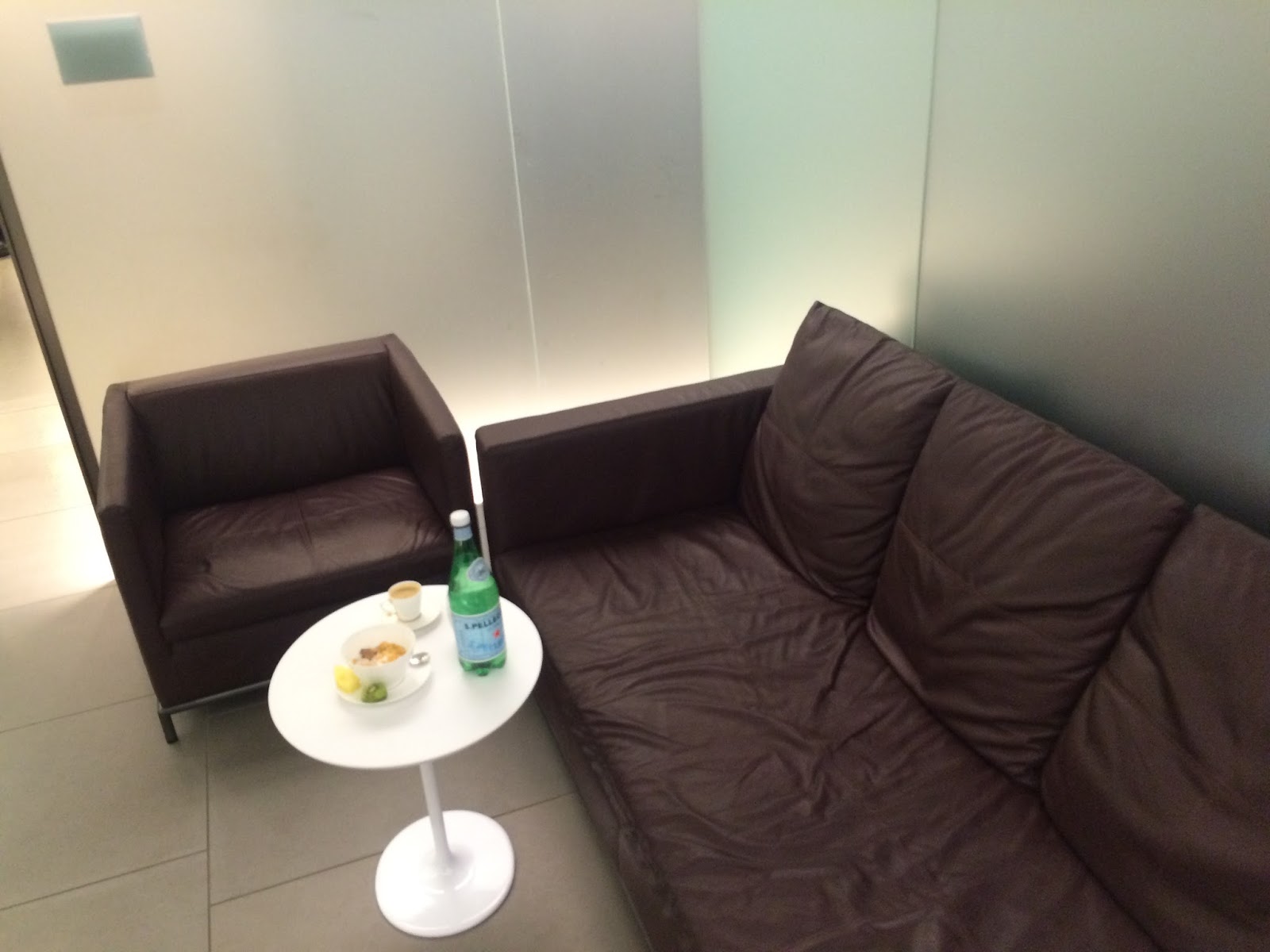 Qatar Airways Privilege Club Gold / Silver Lounge Hamad International ...