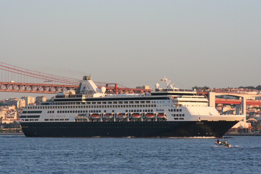 cruise ships fotos: MS RYNDAM, primeira vez em Lisboa - 25ABR11