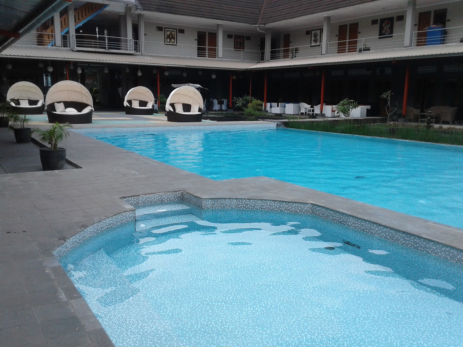 Traveller Amatir: Kolam Renang Air Panas Hotel Sabda Alam Garut