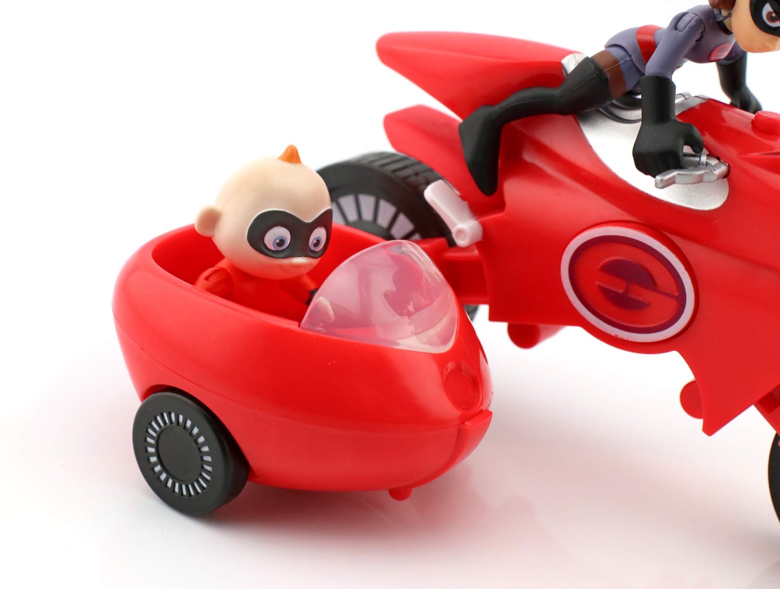 Dan the Pixar Fan: Incredibles 2: "Junior Supers" Incredibile ...