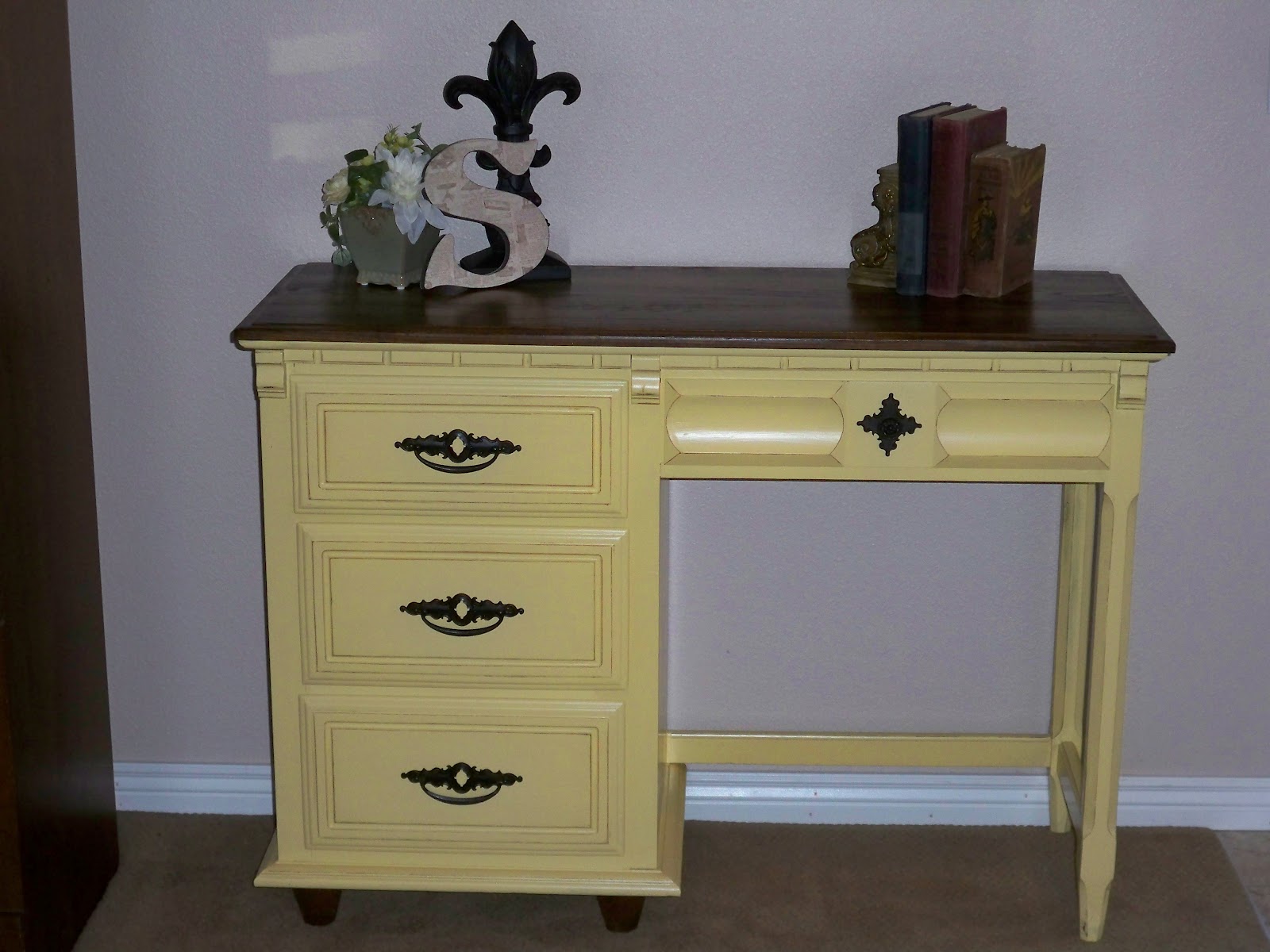 Making It Homey: Yellow Desk