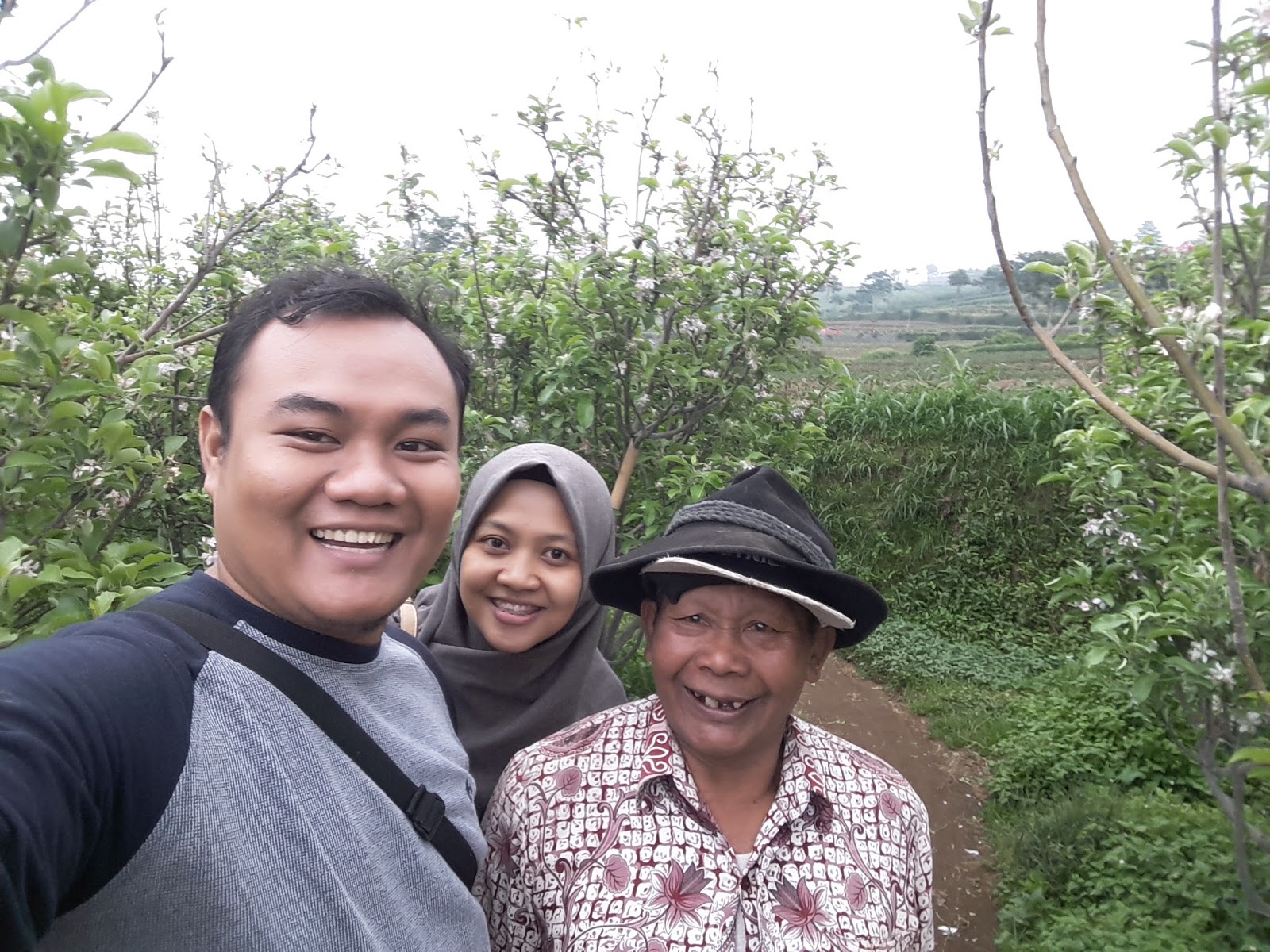 Mendadak Panen di Wisata Petik Apel - Batu, Malang! - Meykke Santoso