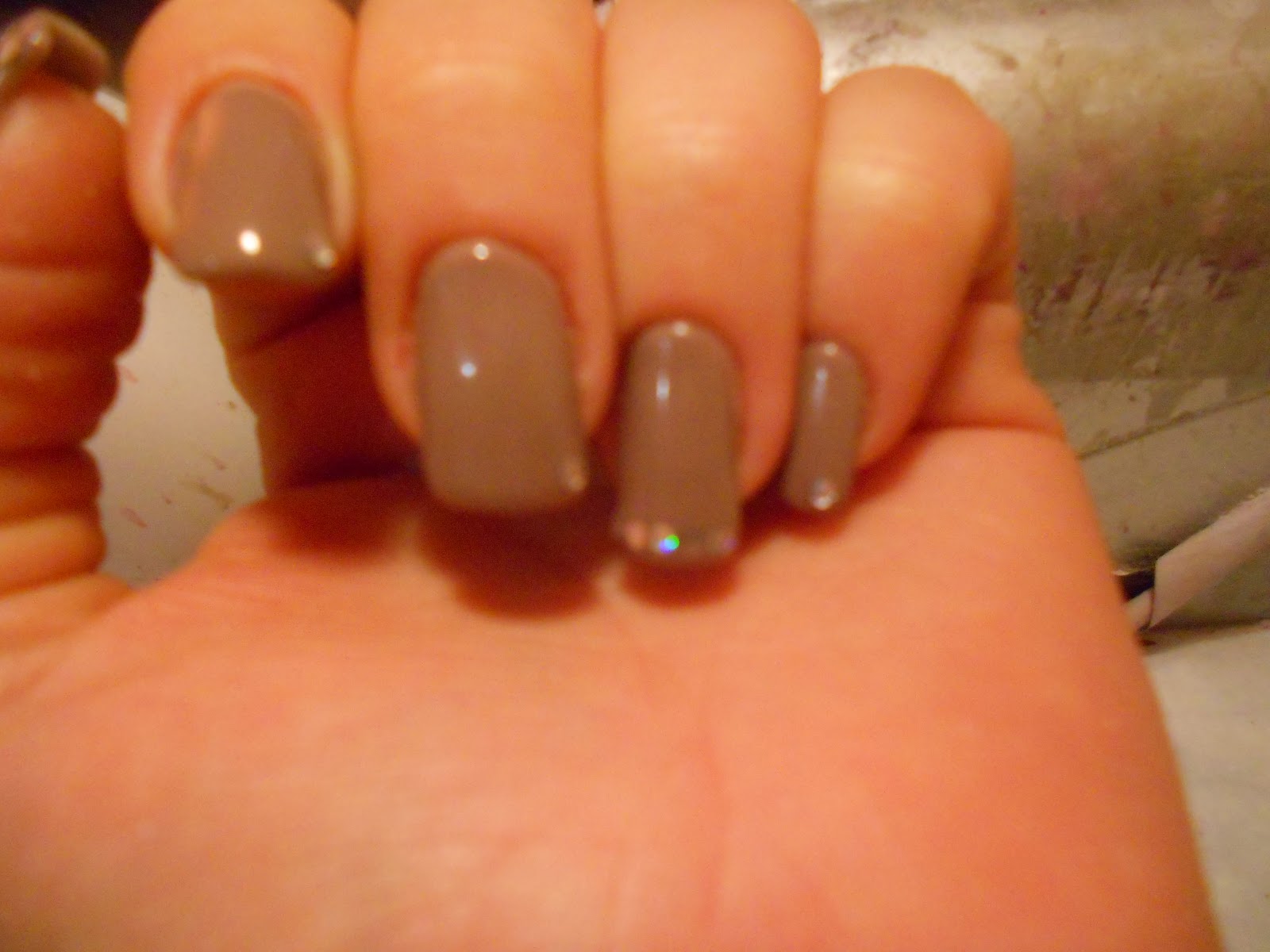 Mariagrazia Nails art: color fango e brillantini