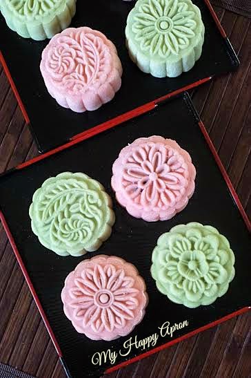 My Happy Apron: Green Tea Snowskin Mooncake with Red Bean Paste Filling