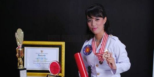 Bukti-bukti Gayatri adalah anggota BIN - Red White Fiesta