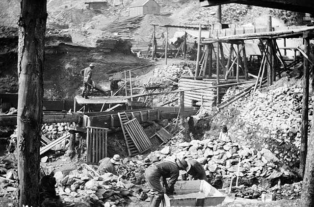 The History Dropoff: The Yukon Gold Rush Begins (August 12th)