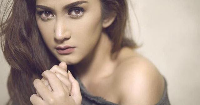 Koleksi Foto-foto Hot dan Seksi Nafa Urbach (1) | Naviri Magazine