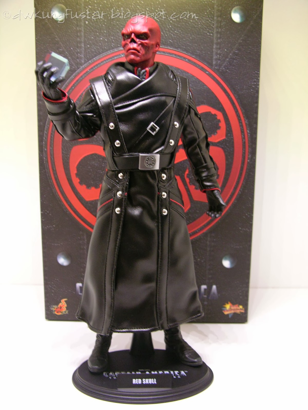 The Fire Rises as The Force Awakens: Hot Toys - Red Skull - Un-Boxing ...