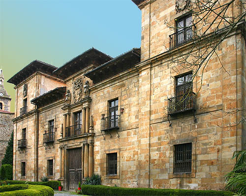 SOBERANA COMPAÑÍA DE LOYOLA: Palacio de los duques de Lazcano/Lascano
