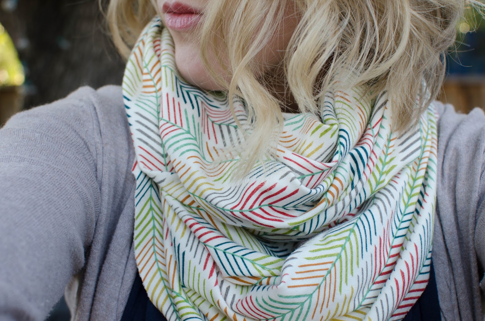 Free Pattern: Nursing Infinity Scarf DIY - TheseLittleLoves gifting