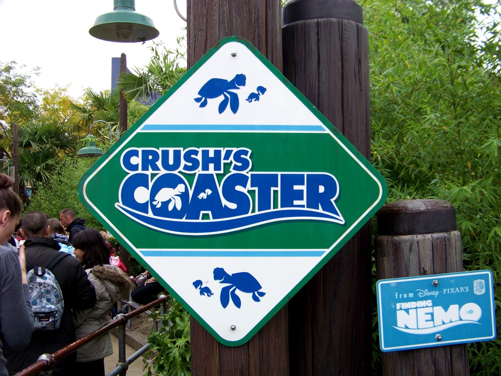 Disney Dreamer: DLP review Attraction: Crush's Coaster