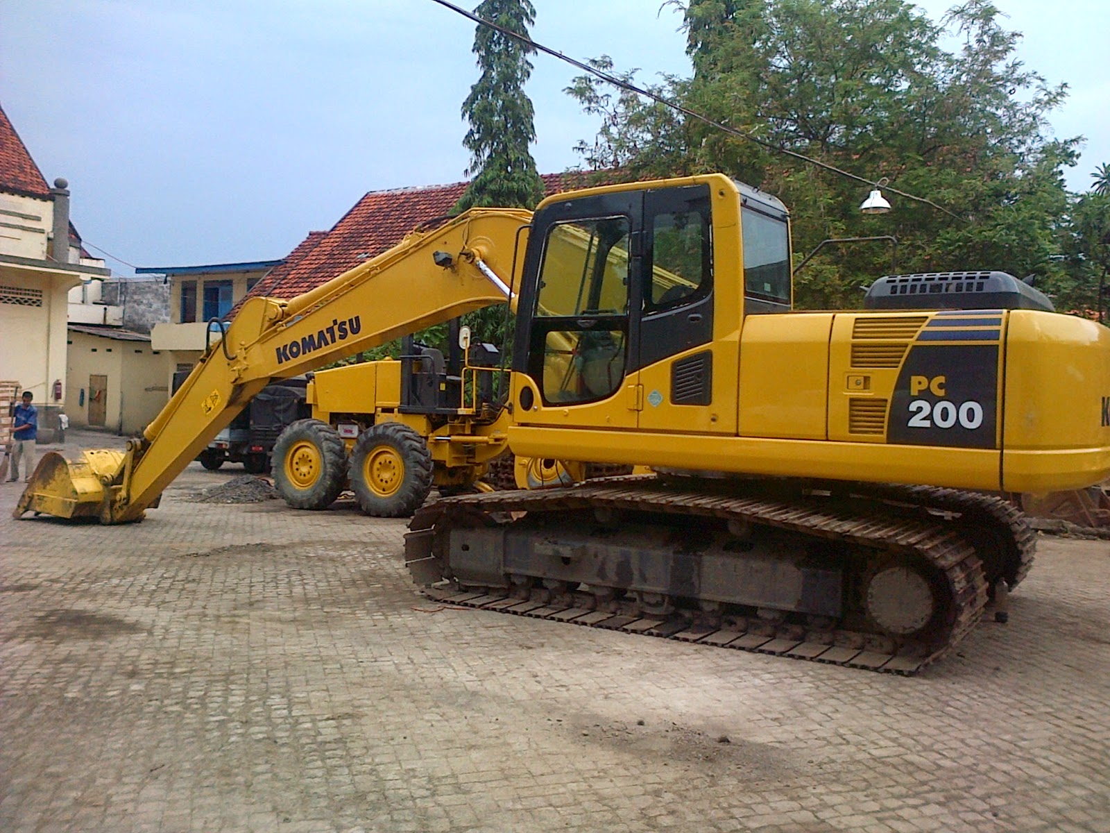 Toko Alat Berat Surabaya