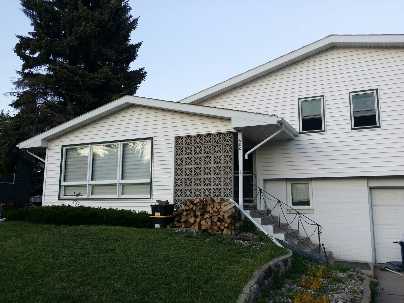 Mid Mod Minot: DIY Breeze Block Wall For The Front Entry