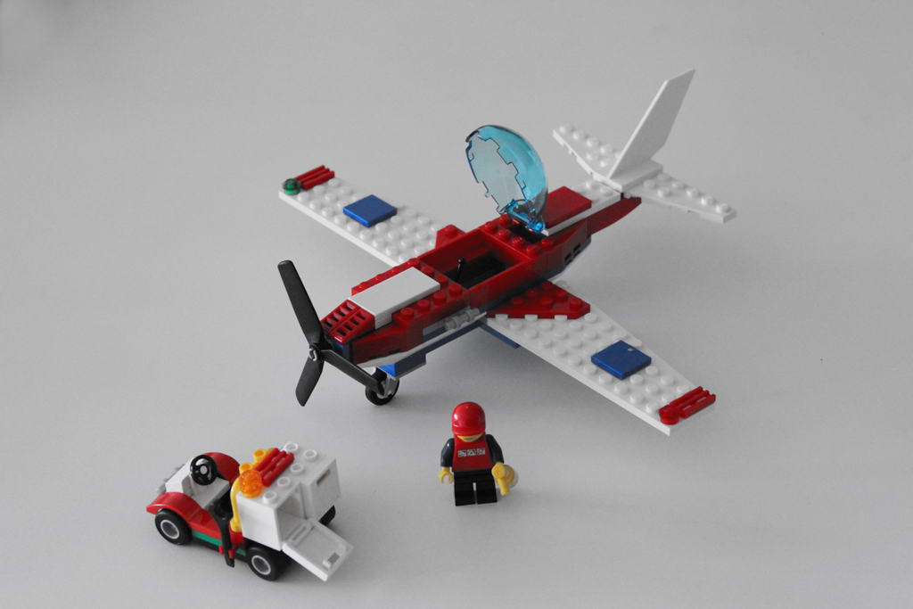 onetwobrick26: LEGO set database: set database: LEGO 7688 sports plane