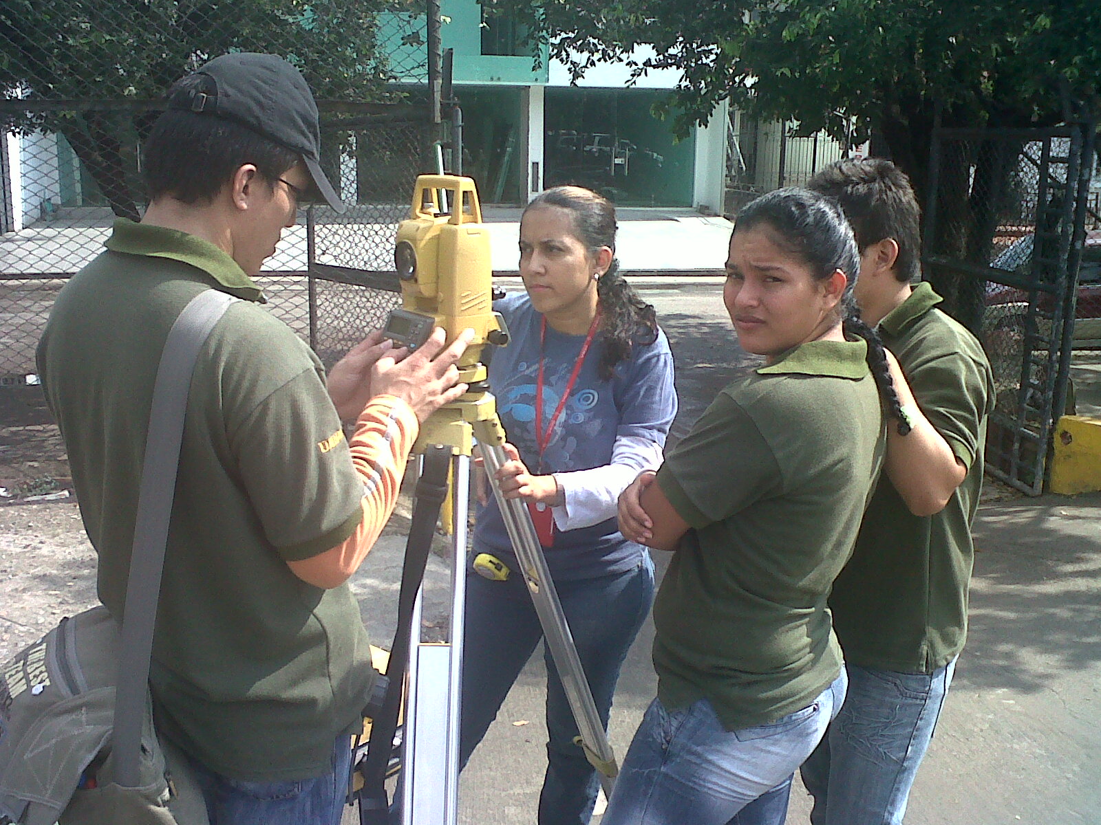 SENA TOPOGRAFIA 258814: PRACTICAS DE ESTACION TOTAL TOPCON GTS 239W,235W