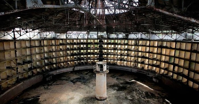 sjl photography: Jeremy Bentham Panoptican surveillance in Prison