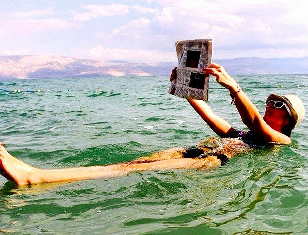 Relajarse en el Mar Muerto y disfrutar de sus alrededores a la ultima ...