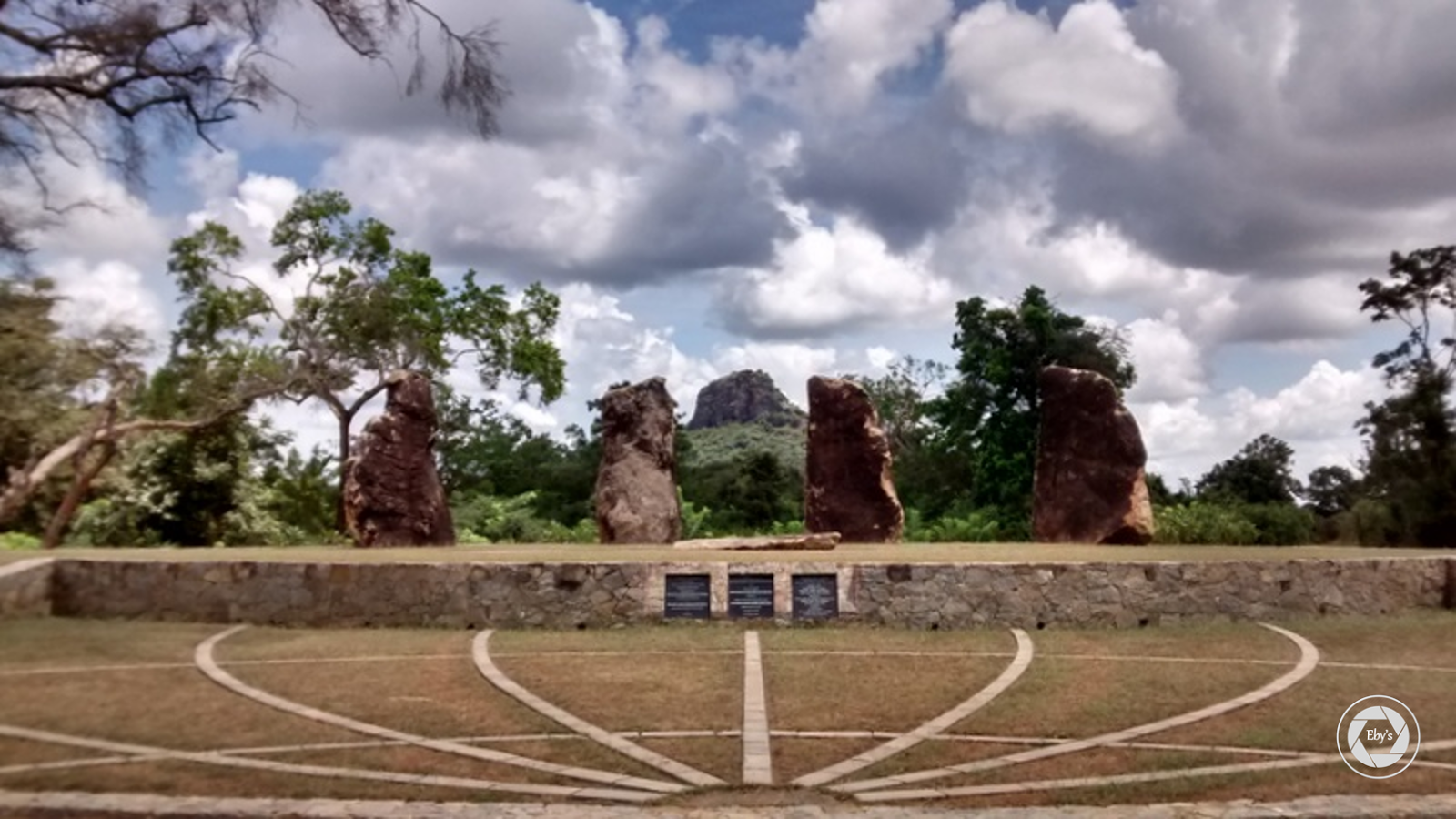 A Closer look at the famous Thoppigala Rock: a Sri Lankan War ...