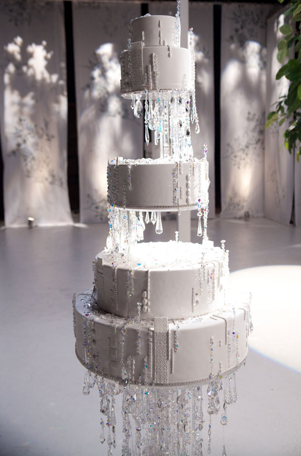 Cakes in 3 D: Diamonds and Crystals