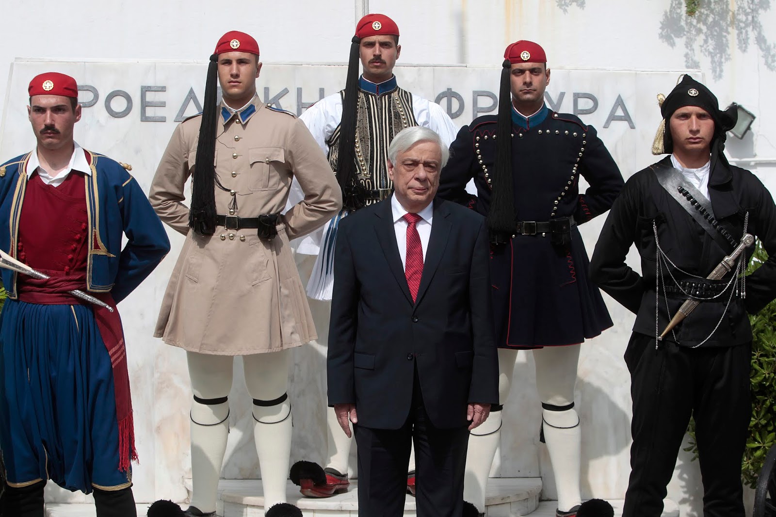 Η Προεδρική Φρουρά θα φοράει και τη Θρακιώτικη παραδοσιακή μαύρη ...