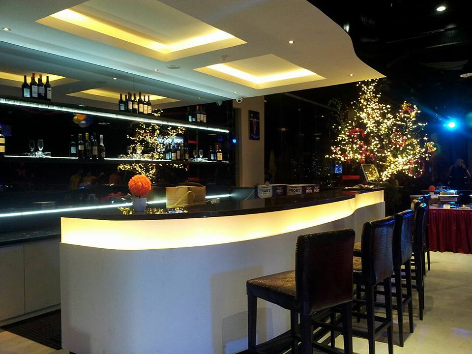 Sky 8 Bar Sahid Batam Centre yang Elegan