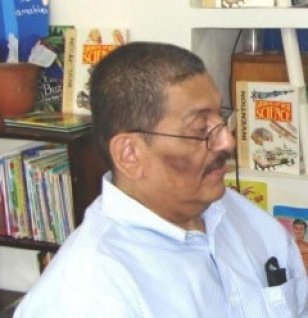 Identidad Bibliotecaria: Mario Arce Solórzano