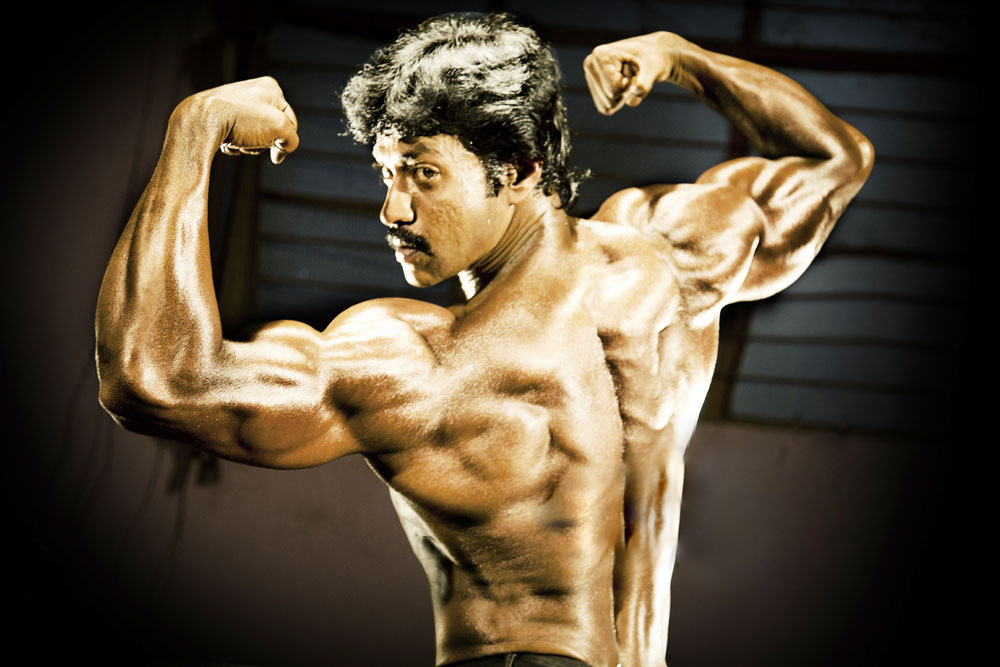 way2filmy: Sunil Six Pack Body Stills.........