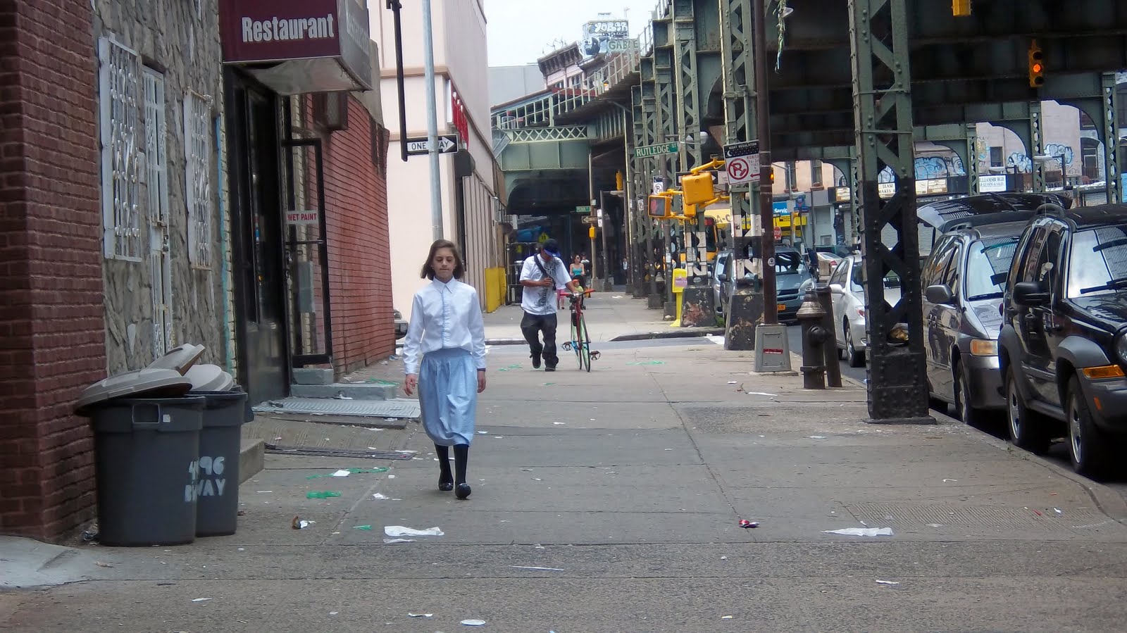 NY. Self- Portraits.: Fashion Show. Street Walkers.