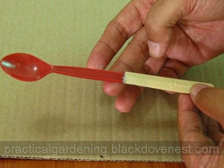Practical Gardening: Dispensing Spoon for Garden Chemicals - DIY