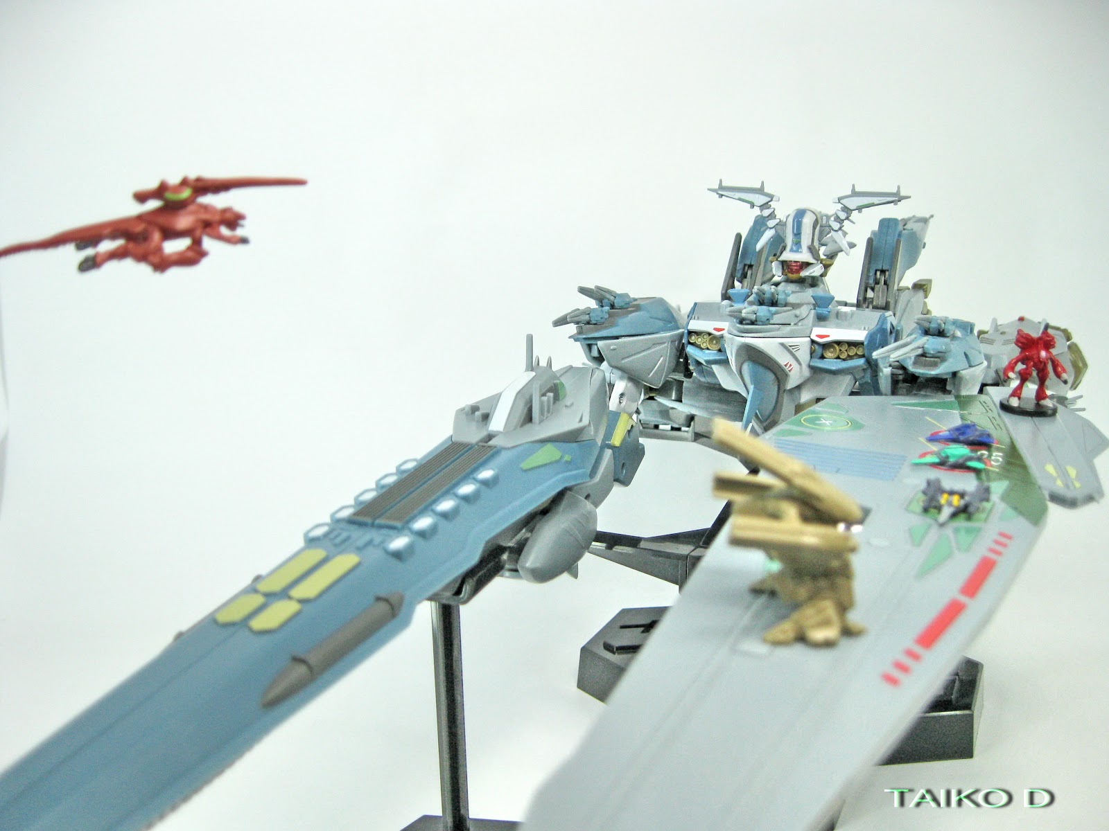 TOY ADDICT ZONE: MACROSS FRONTIER: DX MACROSS QUARTER..