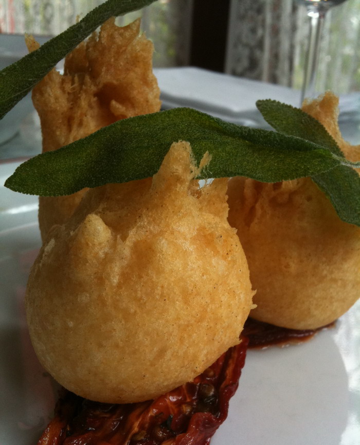 Cupcakes and Kimchi: Bisous à Bouchon