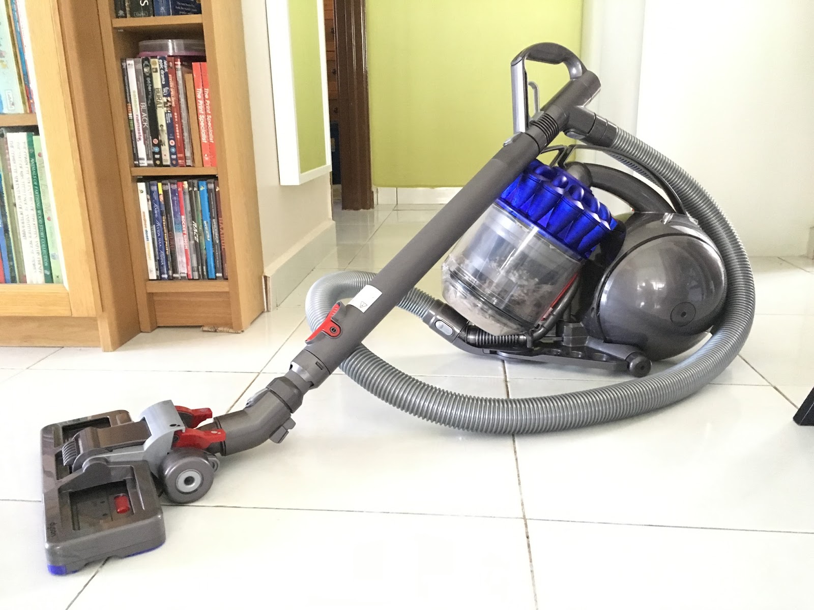 A Walk to Remember: Review: Dyson DC28C Musclehead Vacuum Cleaner