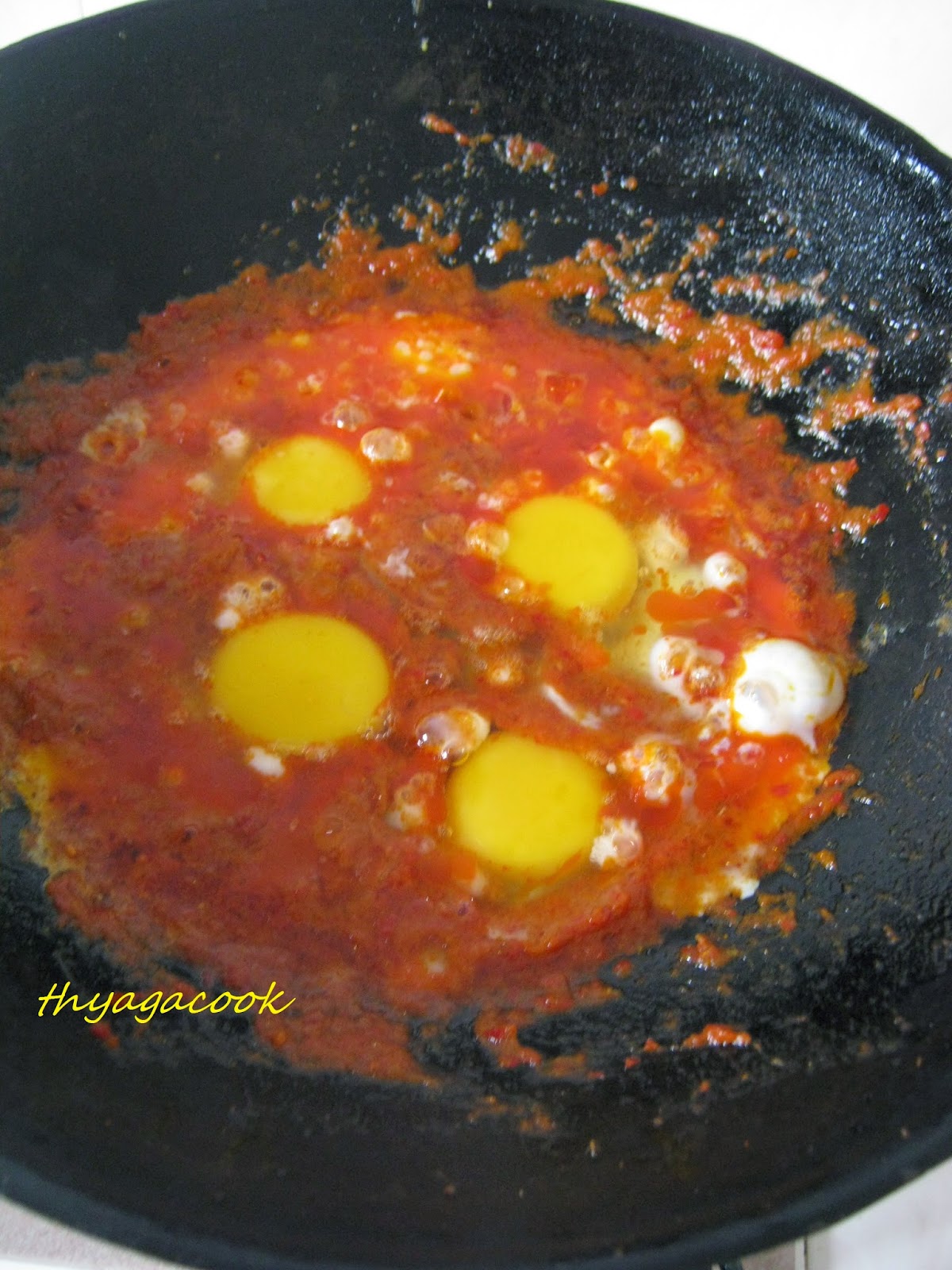 DAUN KARI Masakan Malaysia.....: SAMBAL TELUR PECAH