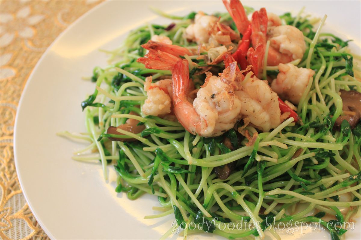 GoodyFoodies: Recipe: Stir Fried Tau Miu (豆苗) with Prawns