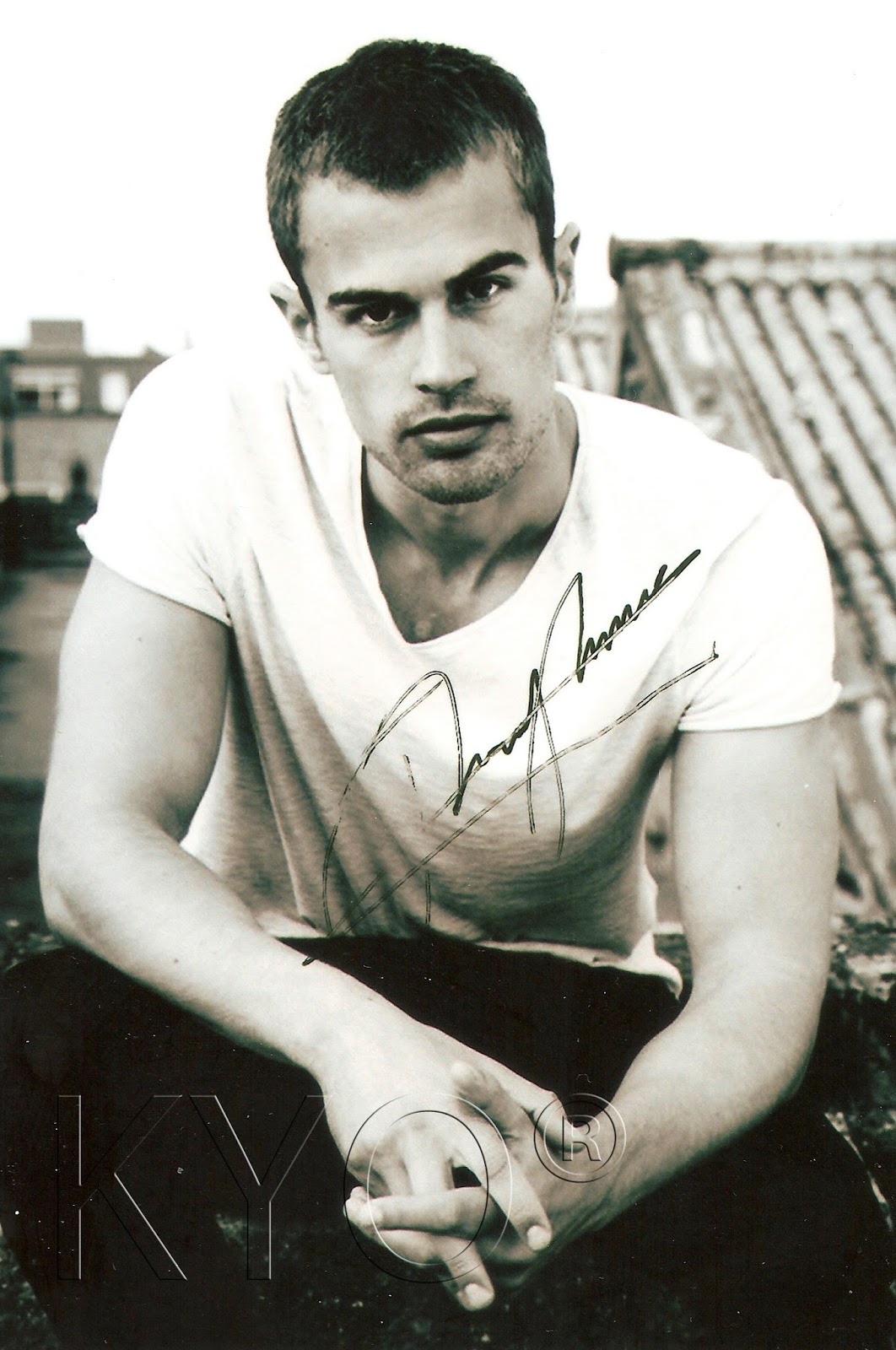 Chris Autographs: Theo James