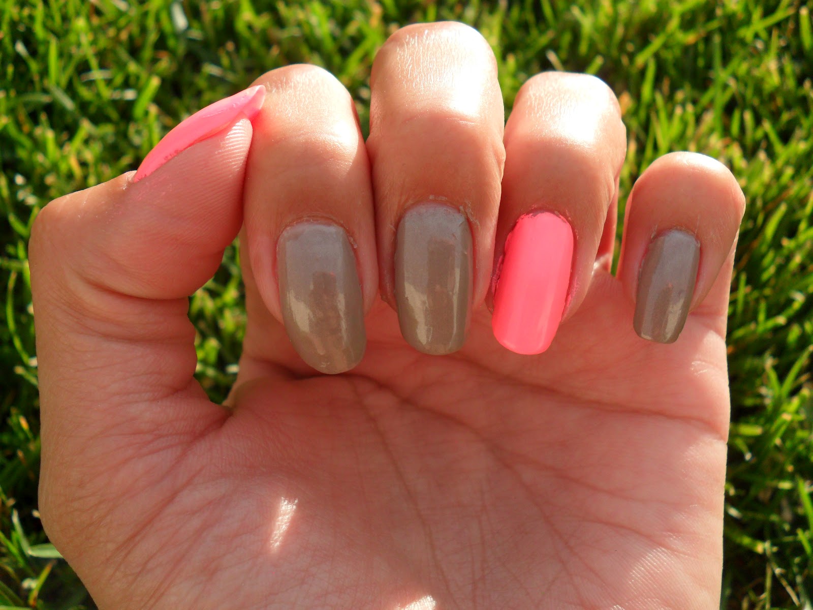 Paulina l♥ves: How to do Border Nails.